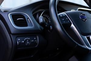Zils Volvo V40 2016 Rīga, ar dzinēja tilpumu 2.00 L un nobraukumu 210 tūkst. km par 9995 €, foto 16 vietnē AUTOMOTO.COM.LV