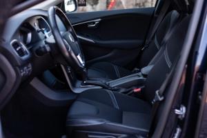 Zils Volvo V40 2016 Rīga, ar dzinēja tilpumu 2.00 L un nobraukumu 210 tūkst. km par 9995 €, foto 17 vietnē AUTOMOTO.COM.LV