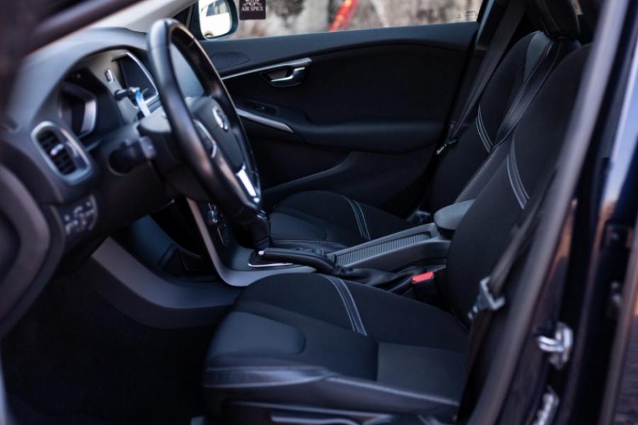 Zils Volvo V40 2016 Rīga, ar dzinēja tilpumu 2.00 L un nobraukumu 210 tūkst. km par 9995 €, foto 17 vietnē AUTOMOTO.COM.LV