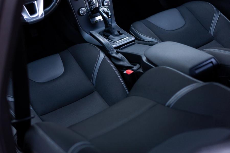 Zils Volvo V40 2016 Rīga, ar dzinēja tilpumu 2.00 L un nobraukumu 210 tūkst. km par 9995 €, foto 19 vietnē AUTOMOTO.COM.LV