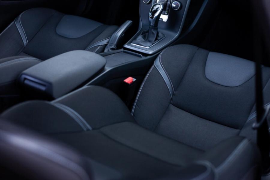 Zils Volvo V40 2016 Rīga, ar dzinēja tilpumu 2.00 L un nobraukumu 210 tūkst. km par 9995 €, foto 20 vietnē AUTOMOTO.COM.LV