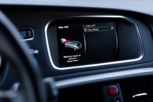 Zils Volvo V40 2016 Rīga, ar dzinēja tilpumu 2.00 L un nobraukumu 210 tūkst. km par 9995 €, foto 24 vietnē AUTOMOTO.COM.LV