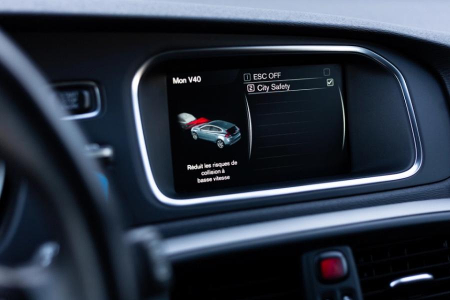 Zils Volvo V40 2016 Rīga, ar dzinēja tilpumu 2.00 L un nobraukumu 210 tūkst. km par 9995 €, foto 24 vietnē AUTOMOTO.COM.LV