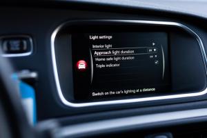 Zils Volvo V40 2016 Rīga, ar dzinēja tilpumu 2.00 L un nobraukumu 210 tūkst. km par 9995 €, foto 25 vietnē AUTOMOTO.COM.LV