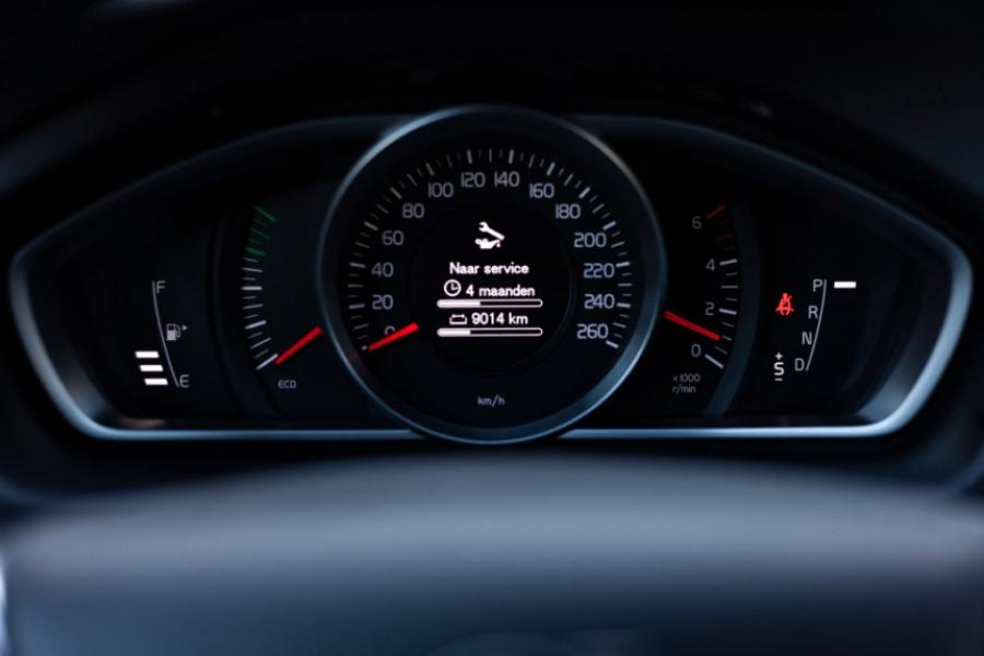 Zils Volvo V40 2016 Rīga, ar dzinēja tilpumu 2.00 L un nobraukumu 210 tūkst. km par 9995 €, foto 26 vietnē AUTOMOTO.COM.LV