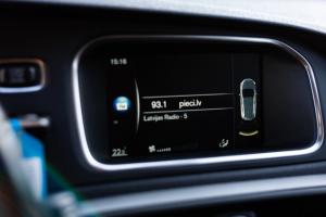 Zils Volvo V40 2016 Rīga, ar dzinēja tilpumu 2.00 L un nobraukumu 210 tūkst. km par 9995 €, foto 28 vietnē AUTOMOTO.COM.LV