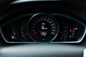 Zils Volvo V40 2016 Rīga, ar dzinēja tilpumu 2.00 L un nobraukumu 210 tūkst. km par 9995 €, foto 31 vietnē AUTOMOTO.COM.LV