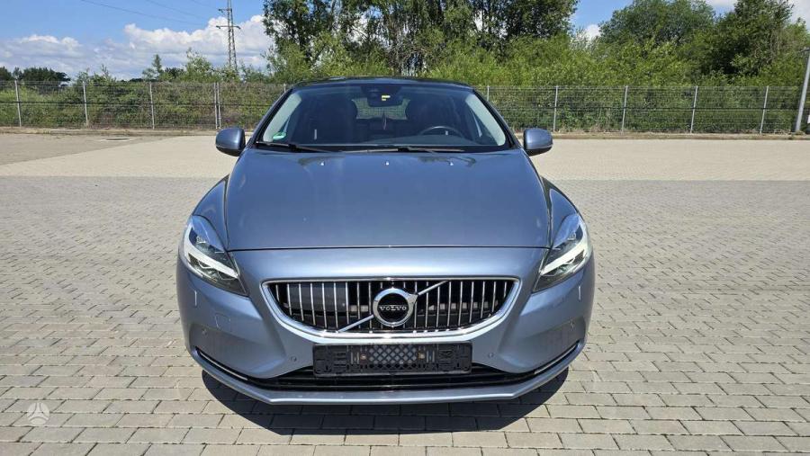 Blue Volvo V40 2016 in Marijampole, with an engine capacity of 1.97 L and mileage of 214 thousand km for 7950 €, photo 4 on AUTOMOTO.COM.LV
