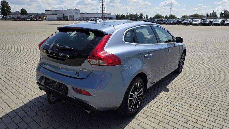 Blue Volvo V40 2016 in Marijampole, with an engine capacity of 1.97 L and mileage of 214 thousand km for 7950 €, photo 5 on AUTOMOTO.COM.LV