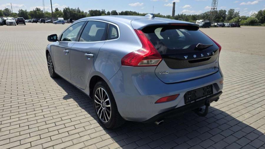 Blue Volvo V40 2016 in Marijampole, with an engine capacity of 1.97 L and mileage of 214 thousand km for 7950 €, photo 6 on AUTOMOTO.COM.LV