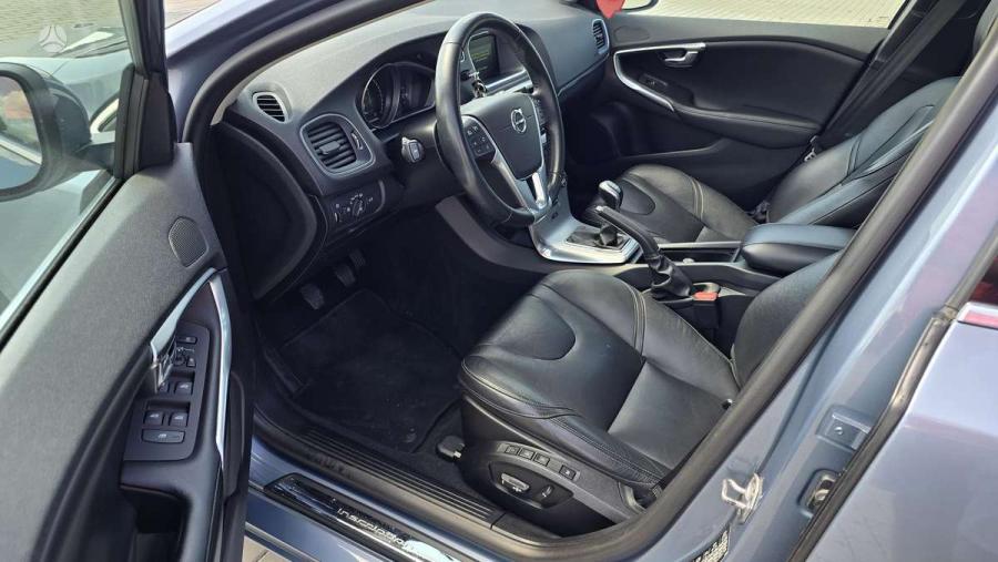 Blue Volvo V40 2016 in Marijampole, with an engine capacity of 1.97 L and mileage of 214 thousand km for 7950 €, photo 12 on AUTOMOTO.COM.LV