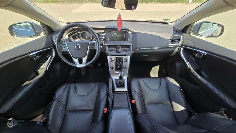 Blue Volvo V40 2016 in Marijampole, with an engine capacity of 1.97 L and mileage of 214 thousand km for 7950 €, photo 13 on AUTOMOTO.COM.LV