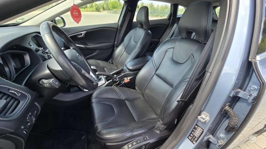 Blue Volvo V40 2016 in Marijampole, with an engine capacity of 1.97 L and mileage of 214 thousand km for 7950 €, photo 14 on AUTOMOTO.COM.LV