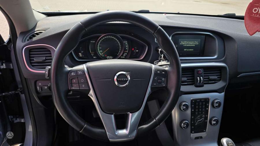 Blue Volvo V40 2016 in Marijampole, with an engine capacity of 1.97 L and mileage of 214 thousand km for 7950 €, photo 16 on AUTOMOTO.COM.LV