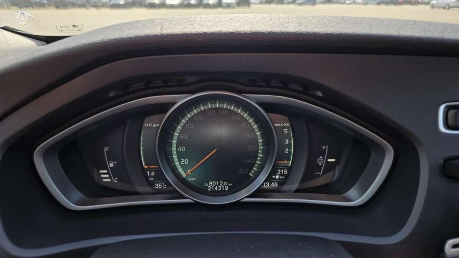 Blue Volvo V40 2016 in Marijampole, with an engine capacity of 1.97 L and mileage of 214 thousand km for 7950 €, photo 17 on AUTOMOTO.COM.LV