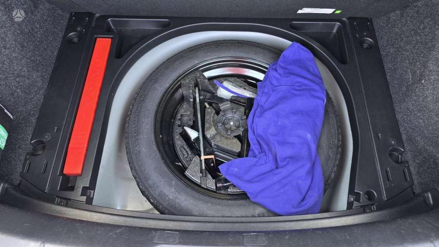 Blue Volvo V40 2016 in Marijampole, with an engine capacity of 1.97 L and mileage of 214 thousand km for 7950 €, photo 25 on AUTOMOTO.COM.LV