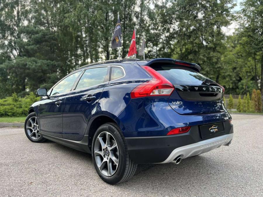 Blue Volvo V40 2016 in Kazlu Ruda, with an engine capacity of 1.97 L and mileage of 248 thousand km for 8000 €, photo 9 on AUTOMOTO.COM.LV