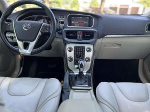 Blue Volvo V40 2016 in Kazlu Ruda, with an engine capacity of 1.97 L and mileage of 248 thousand km for 8000 €, photo 16 on AUTOMOTO.COM.LV