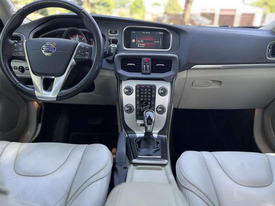Blue Volvo V40 2016 in Kazlu Ruda, with an engine capacity of 1.97 L and mileage of 248 thousand km for 8000 €, photo 16 on AUTOMOTO.COM.LV