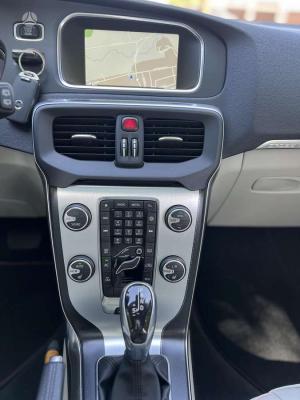 Blue Volvo V40 2016 in Kazlu Ruda, with an engine capacity of 1.97 L and mileage of 248 thousand km for 8000 €, photo 19 on AUTOMOTO.COM.LV