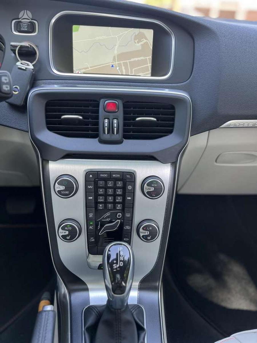 Blue Volvo V40 2016 in Kazlu Ruda, with an engine capacity of 1.97 L and mileage of 248 thousand km for 8000 €, photo 19 on AUTOMOTO.COM.LV