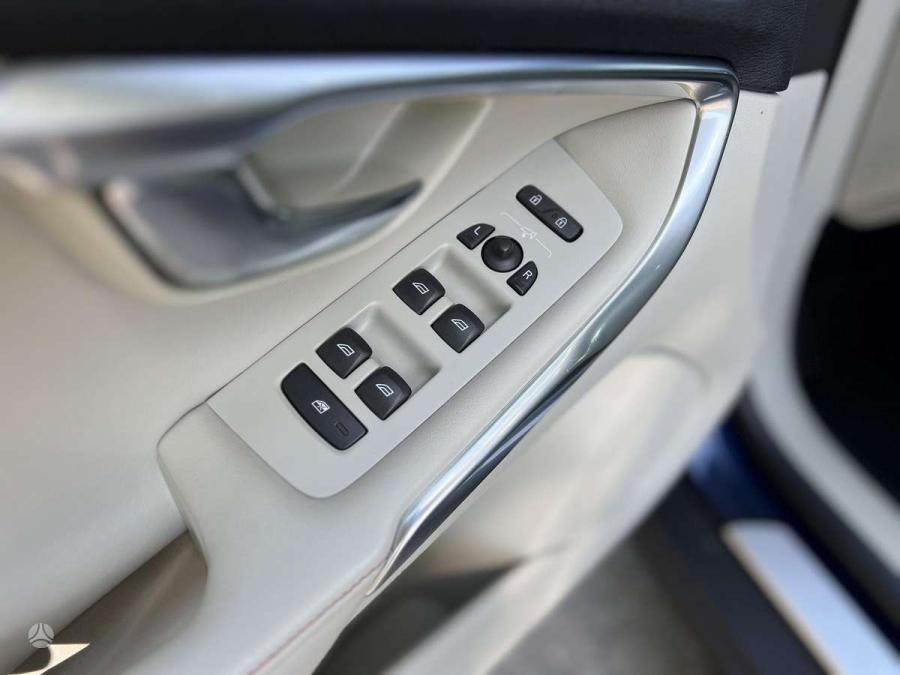 Blue Volvo V40 2016 in Kazlu Ruda, with an engine capacity of 1.97 L and mileage of 248 thousand km for 8000 €, photo 27 on AUTOMOTO.COM.LV