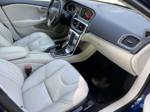 Blue Volvo V40 2016 in Kazlu Ruda, with an engine capacity of 1.97 L and mileage of 248 thousand km for 8000 €, photo 28 on AUTOMOTO.COM.LV