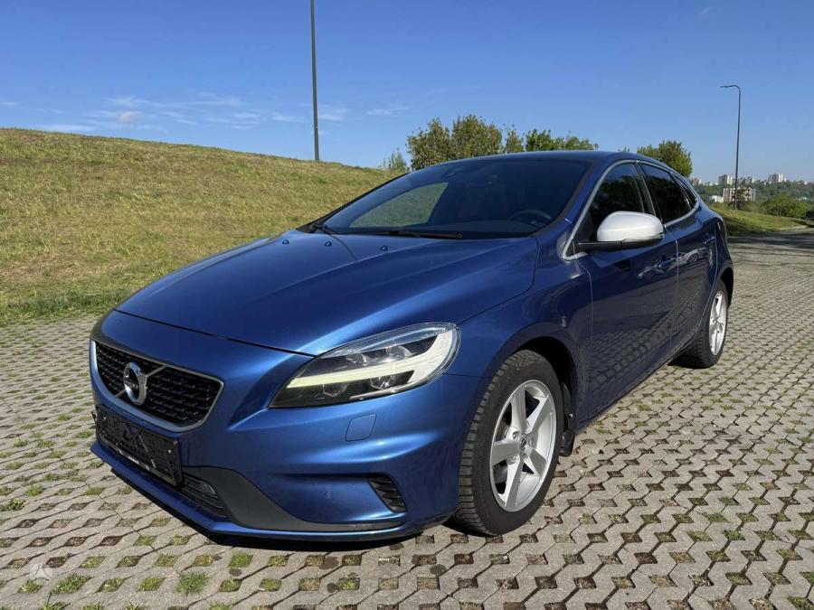 Blue Volvo V40 2016 in Kaunas, with an engine capacity of 1.97 L and mileage of 224 thousand km for 8950 €, photo 3 on AUTOMOTO.COM.LV