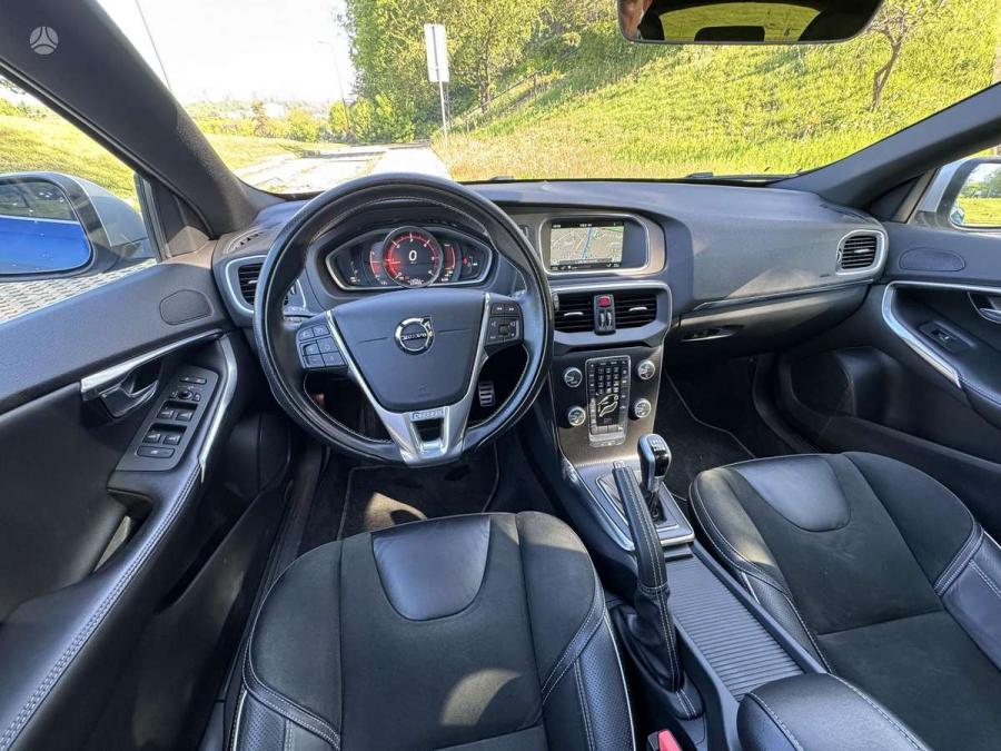 Blue Volvo V40 2016 in Kaunas, with an engine capacity of 1.97 L and mileage of 224 thousand km for 8950 €, photo 11 on AUTOMOTO.COM.LV