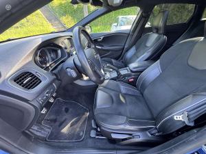 Blue Volvo V40 2016 in Kaunas, with an engine capacity of 1.97 L and mileage of 224 thousand km for 8950 €, photo 12 on AUTOMOTO.COM.LV