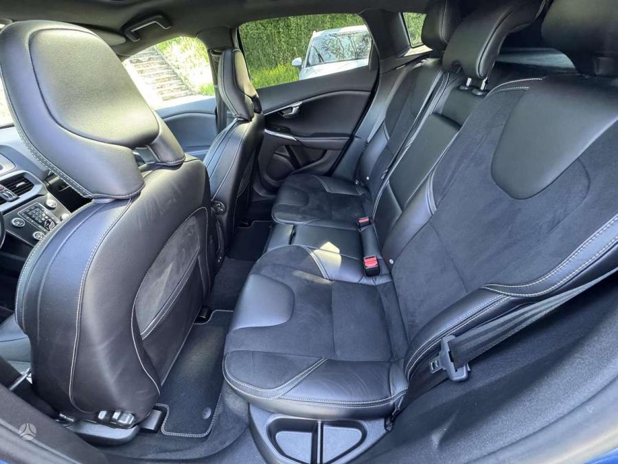 Blue Volvo V40 2016 in Kaunas, with an engine capacity of 1.97 L and mileage of 224 thousand km for 8950 €, photo 13 on AUTOMOTO.COM.LV