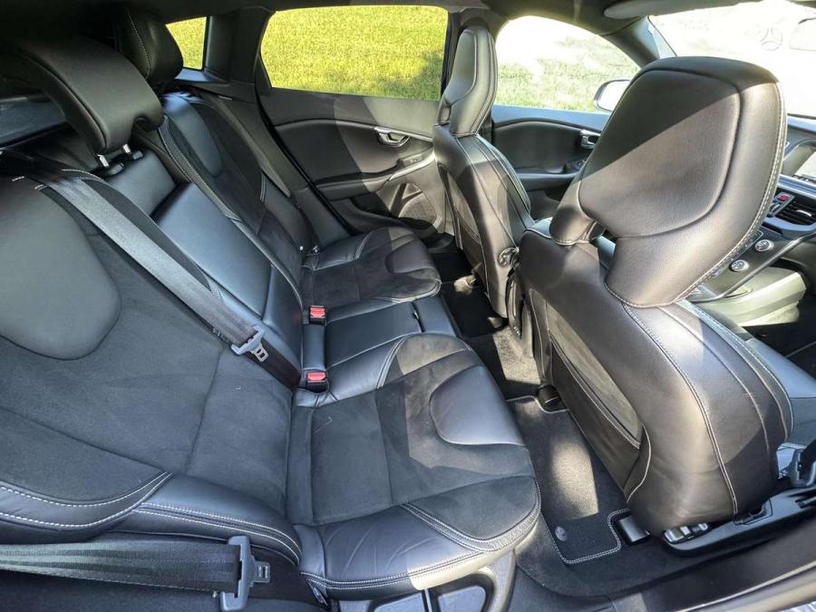 Blue Volvo V40 2016 in Kaunas, with an engine capacity of 1.97 L and mileage of 224 thousand km for 8950 €, photo 14 on AUTOMOTO.COM.LV