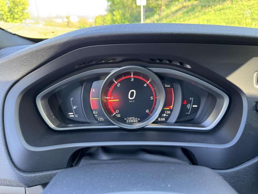 Blue Volvo V40 2016 in Kaunas, with an engine capacity of 1.97 L and mileage of 224 thousand km for 8950 €, photo 16 on AUTOMOTO.COM.LV