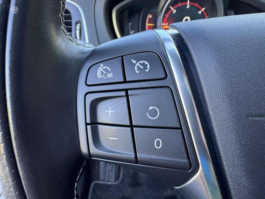 Blue Volvo V40 2016 in Kaunas, with an engine capacity of 1.97 L and mileage of 224 thousand km for 8950 €, photo 19 on AUTOMOTO.COM.LV