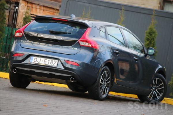Blue Volvo V40 2017 in Riga, with an engine capacity of 2.00 L and mileage of 0 thousand km for 9990 €, photo 4 on AUTOMOTO.COM.LV