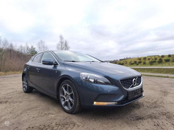 Blue Volvo V40 2017 in Kaunas, with an engine capacity of 2.00 L and mileage of 141 thousand km for 7999 €, photo 3 on AUTOMOTO.COM.LV