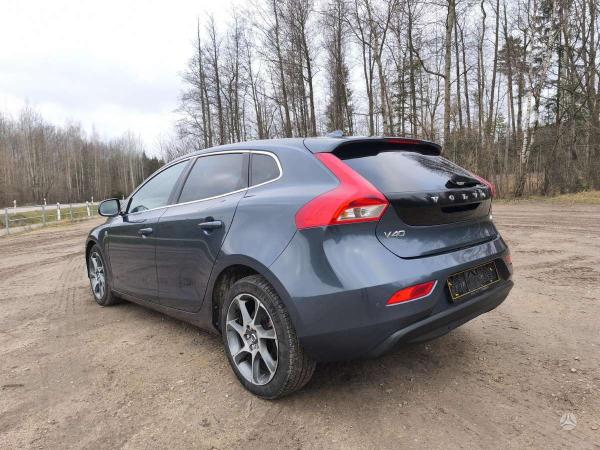 Blue Volvo V40 2017 in Kaunas, with an engine capacity of 2.00 L and mileage of 141 thousand km for 7999 €, photo 7 on AUTOMOTO.COM.LV