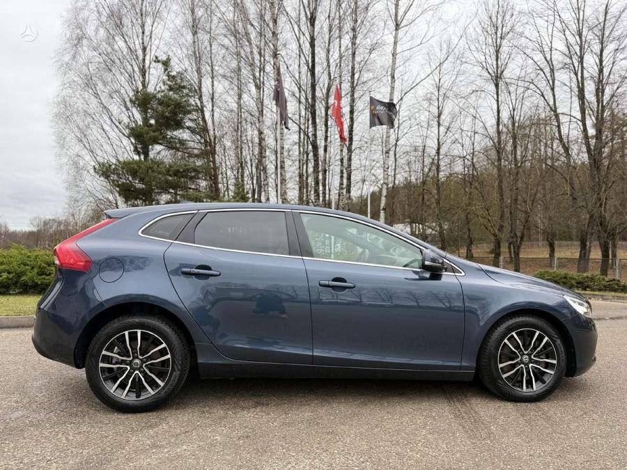 Zils Volvo V40 2017 Kazlų Rūda, ar dzinēja tilpumu 1.97 L un nobraukumu 256 tūkst. km par 9700 €, foto 18 vietnē AUTOMOTO.COM.LV
