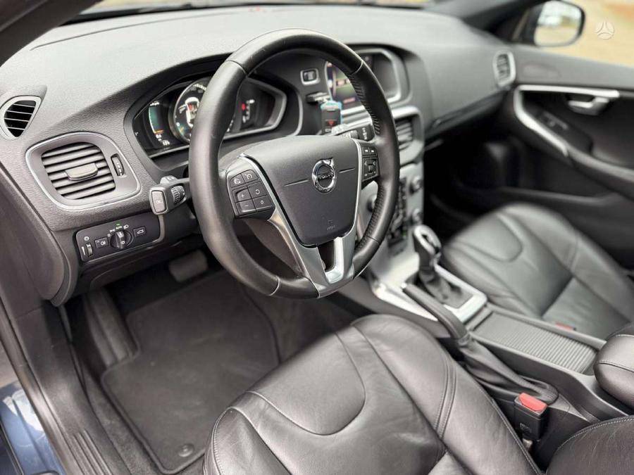 Zils Volvo V40 2017 Kazlų Rūda, ar dzinēja tilpumu 1.97 L un nobraukumu 256 tūkst. km par 9700 €, foto 23 vietnē AUTOMOTO.COM.LV