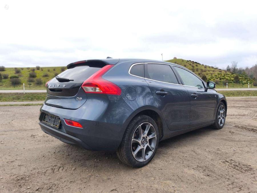 Zils Volvo V40 2017 Kauņa, ar dzinēja tilpumu 2.00 L un nobraukumu 141 tūkst. km par 7999 €, foto 5 vietnē AUTOMOTO.COM.LV