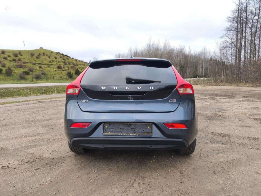 Zils Volvo V40 2017 Kauņa, ar dzinēja tilpumu 2.00 L un nobraukumu 141 tūkst. km par 7999 €, foto 8 vietnē AUTOMOTO.COM.LV