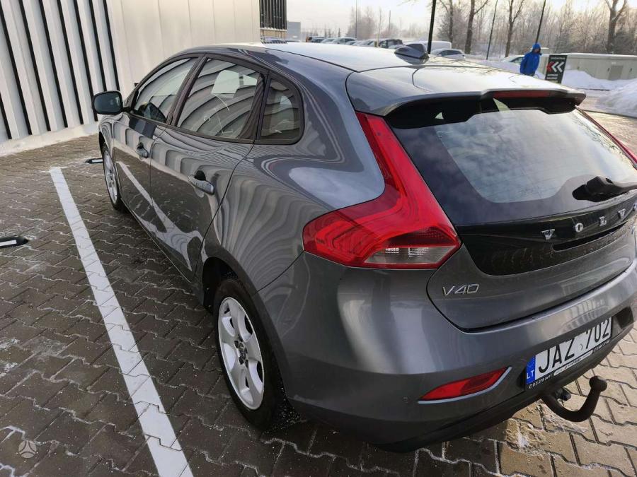 Zils Volvo V40 2017 Viļņa, ar dzinēja tilpumu 1.97 L un nobraukumu 184 tūkst. km par 9000 €, foto 4 vietnē AUTOMOTO.COM.LV