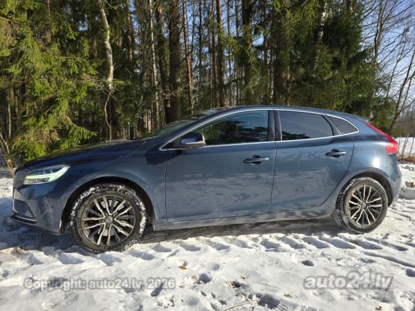 Zils Volvo V40 2017 Tartu, ar dzinēja tilpumu 2.00 L un nobraukumu 307 tūkst. km par 11500 €, foto 1 vietnē AUTOMOTO.COM.LV