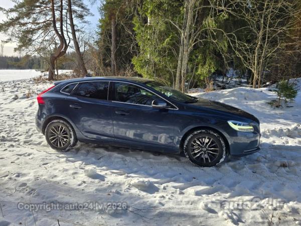 Zils Volvo V40 2017 Tartu, ar dzinēja tilpumu 2.00 L un nobraukumu 307 tūkst. km par 11500 €, foto 4 vietnē AUTOMOTO.COM.LV