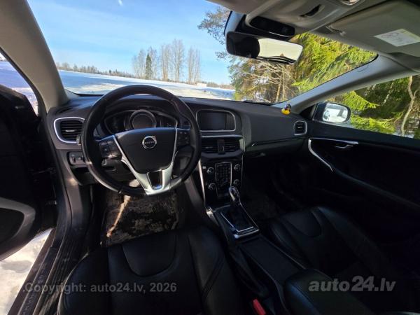 Zils Volvo V40 2017 Tartu, ar dzinēja tilpumu 2.00 L un nobraukumu 307 tūkst. km par 11500 €, foto 7 vietnē AUTOMOTO.COM.LV