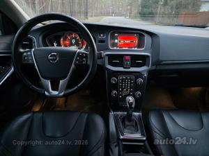 Zils Volvo V40 2017 Tallina, ar dzinēja tilpumu 2.00 L un nobraukumu 279 tūkst. km par 9990 €, foto 5 vietnē AUTOMOTO.COM.LV