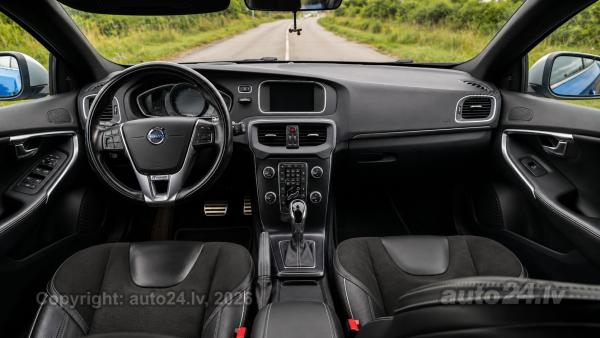 Blue Volvo V40 2017 in Tallinn, with an engine capacity of 2.00 L and mileage of 134 thousand km for 15500 €, photo 7 on AUTOMOTO.COM.LV