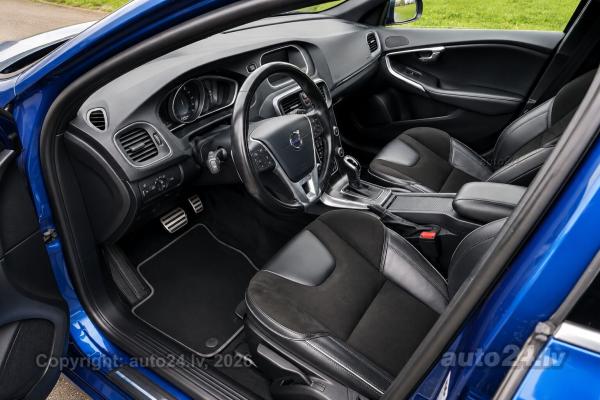 Blue Volvo V40 2017 in Tallinn, with an engine capacity of 2.00 L and mileage of 134 thousand km for 15500 €, photo 8 on AUTOMOTO.COM.LV