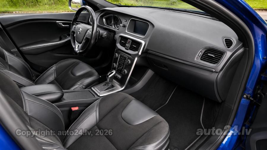 Синий Вольво В40 2017 в Таллин, объемом двигателя 2.00 л и пробегом 134 тыс. км за 15500 €, фото 11 на AUTOMOTO.COM.LV