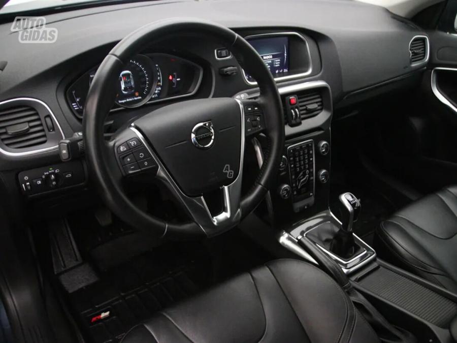 Zils Volvo V40 2017 Viļņa, ar dzinēja tilpumu 2.00 L un nobraukumu 116 tūkst. km par 10499 €, foto 17 vietnē AUTOMOTO.COM.LV